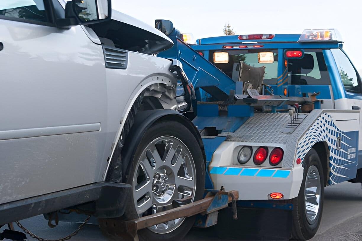 EasyTow Truck | 24/7 Wrecker Service—Heavy Duty & Semi Towing